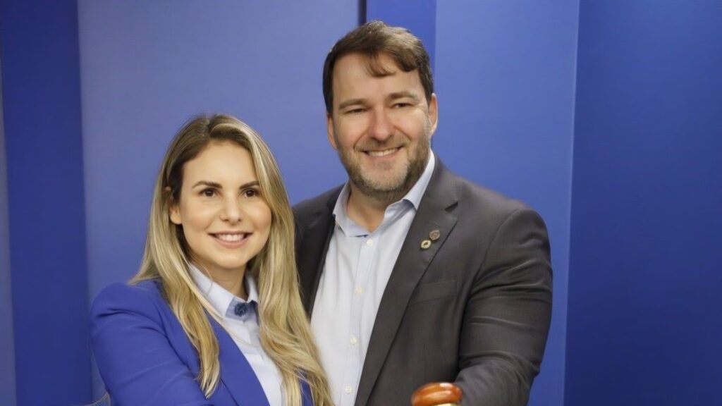 Deputado Alex Redano garante R$ 2,5 milhões para ônibus semi-leito ...